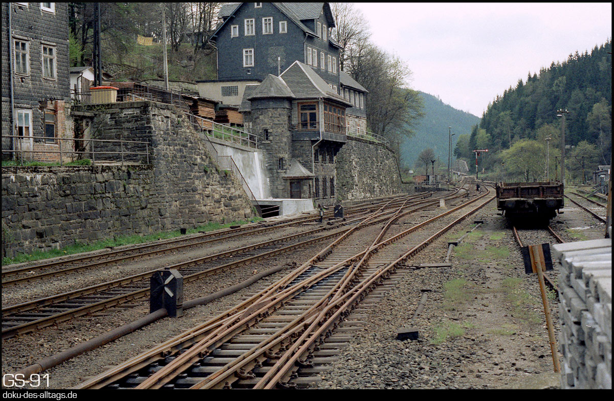 Strecken und Bahnhöfe